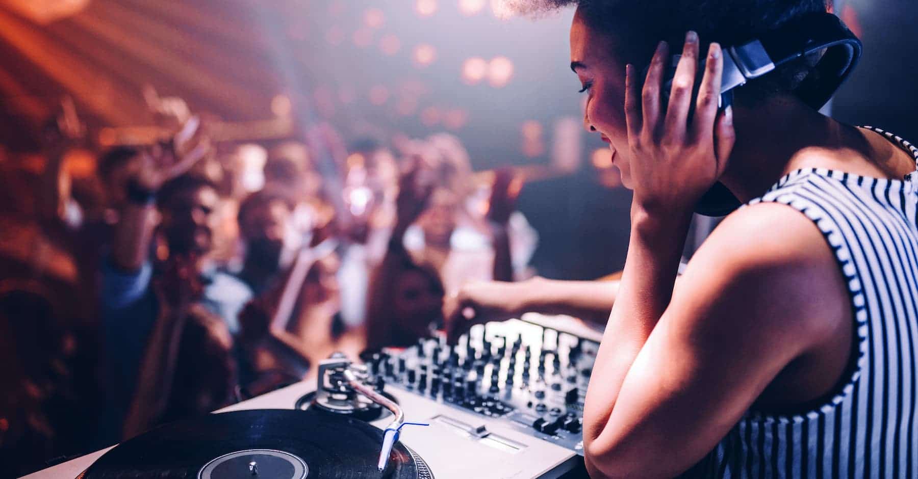 CUNG CẤP DJ QUÁN CAFE - Phạm Gia Media